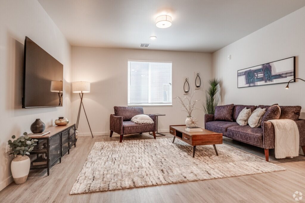 Saddle Ridge Apartments - Crown Property Management