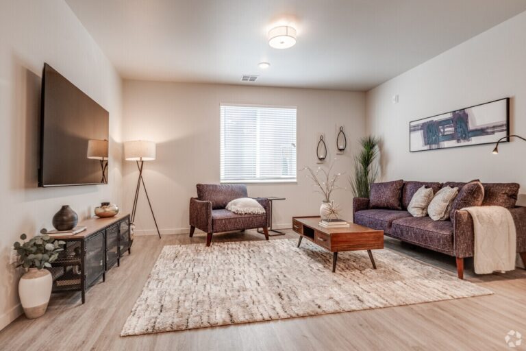 Saddle Ridge Apartments - Crown Property Management