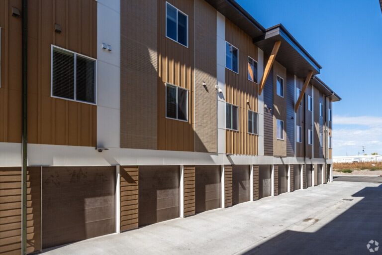 Saddle Ridge Apartments - Crown Property Management